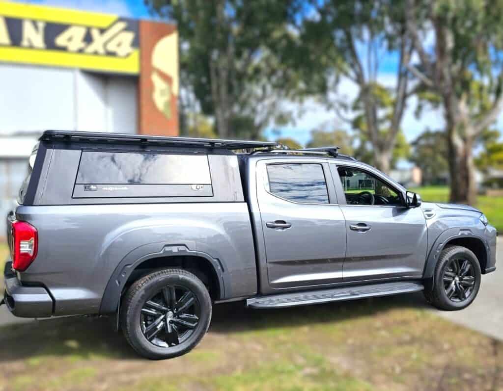 Solid side glass tub canopy for LDV MEGA TUB – ARMORMAN4X4 – Armorman 4×4